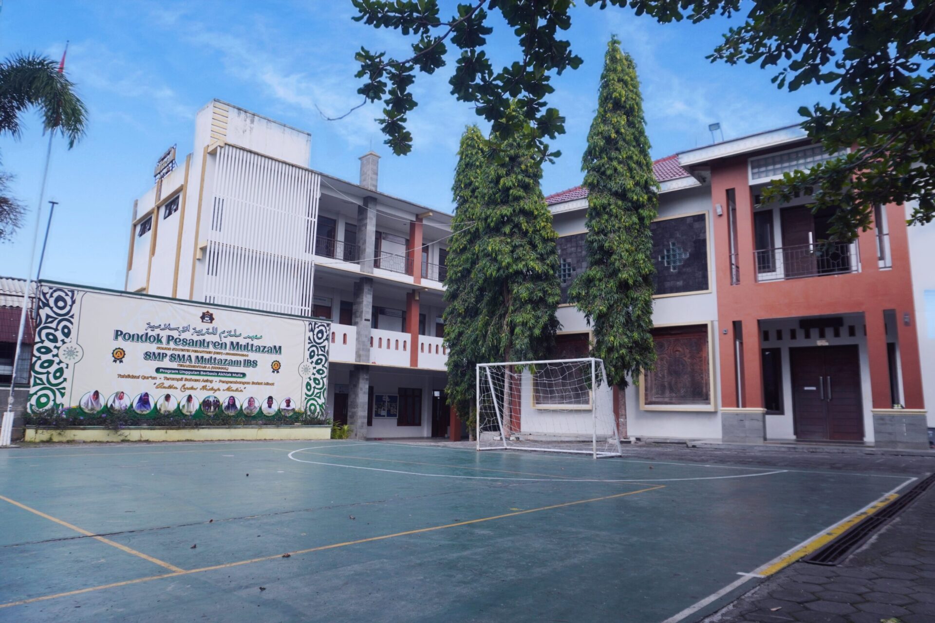 Website Resmi Pondok Pesantren Multazam Semarang